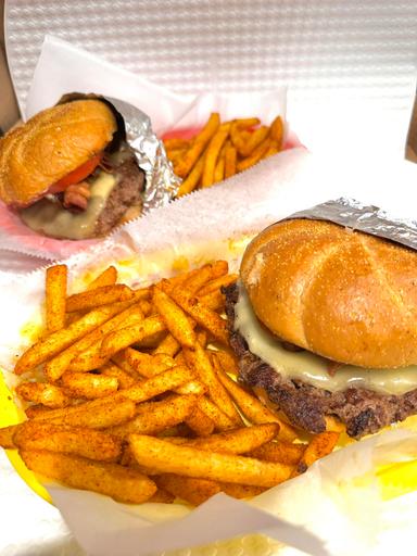 Dundee Downtown Pizza & Burgers Online Ordering